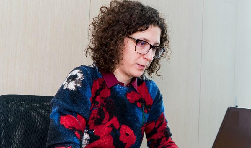 Costs and Benefits of Social Distancing, Italy and UK Compared ...