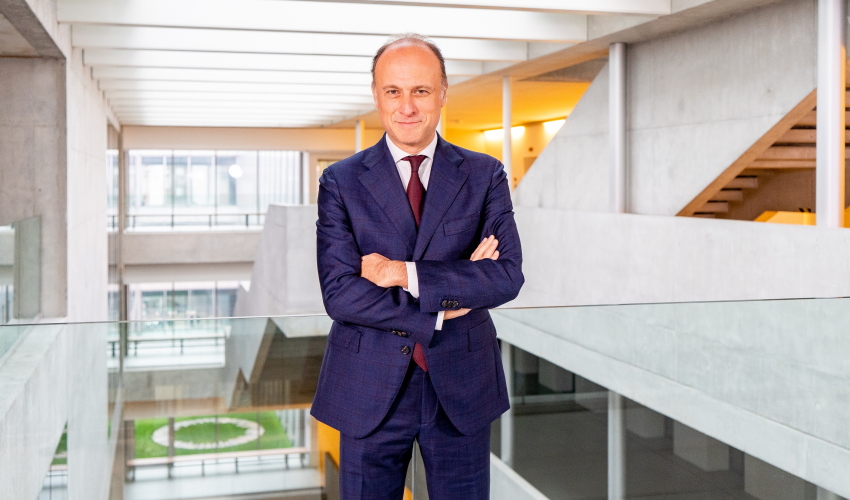 Throwing one's heart over the barrier | Bocconi University